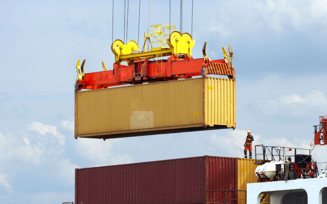 How heavy are shipping containers: a complete guide - OZBOX